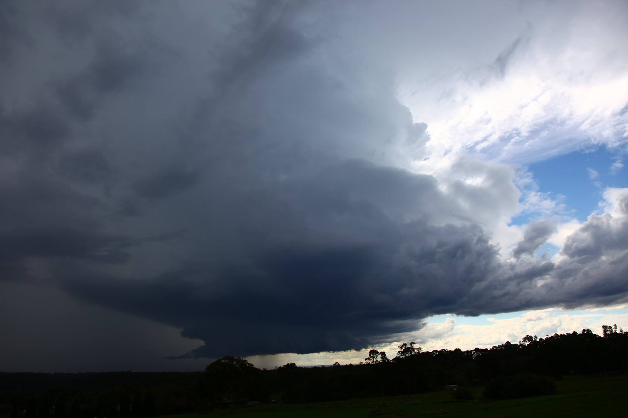 Not bad classic supercell structure - Extreme Storms