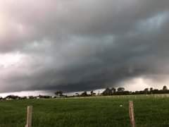 Hook echo on radar and this is the base. - Extreme Storms